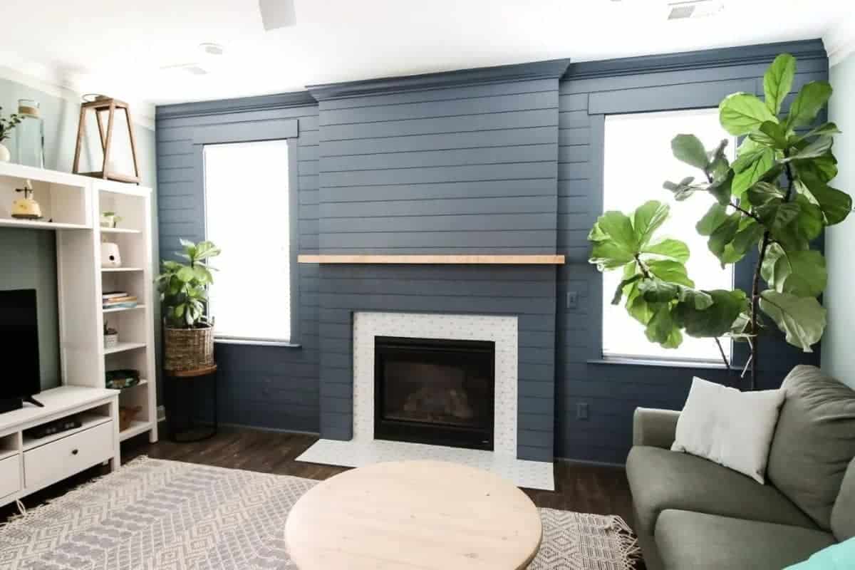 46 Gorgeous Farmhouse Shiplap Fireplace Ideas - Restore Decor & More