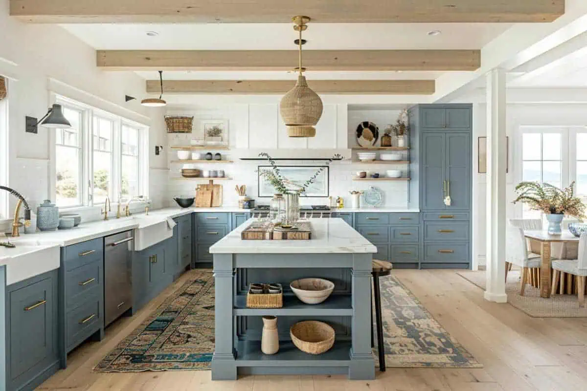 30+ Coastal Farmhouse Kitchens: Your New Design Crush - Restore Decor ...