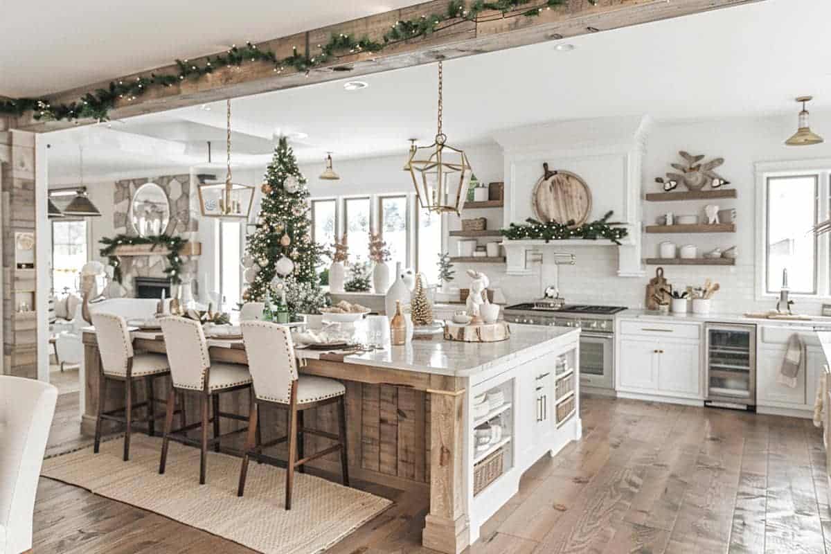 21 Stunning Farmhouse Christmas Kitchens to Inspire You! - Restore ...