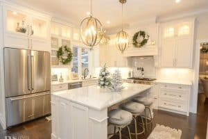 21 Stunning Farmhouse Christmas Kitchens to Inspire You! - Restore ...