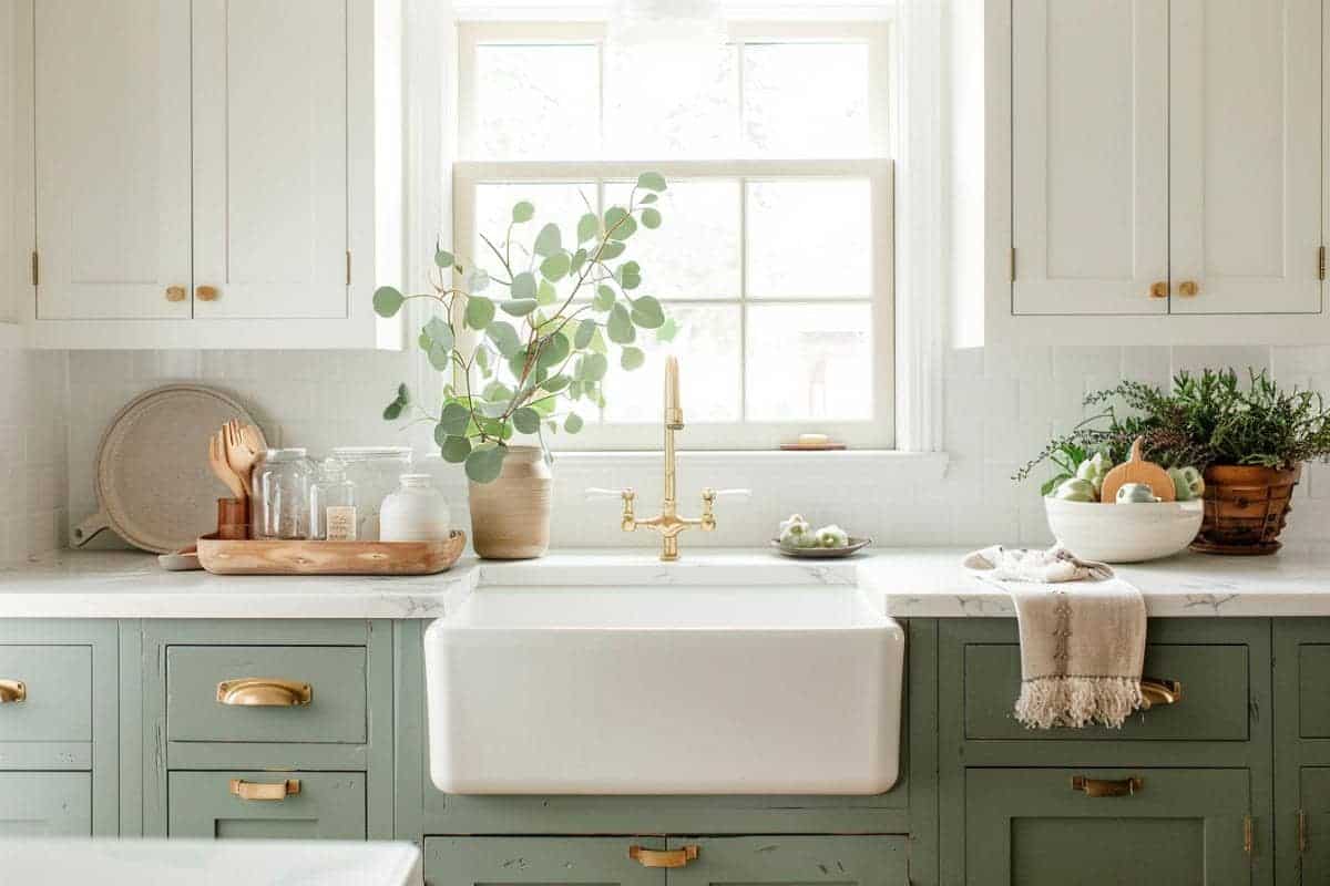 20 Beautiful Two-Toned Kitchen Cabinets for Every Home - Restore Decor ...