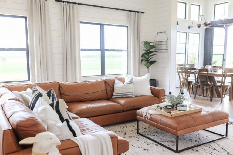 40 Cognac Couch Living Rooms That Look Expensive (Plus How To Copy The ...