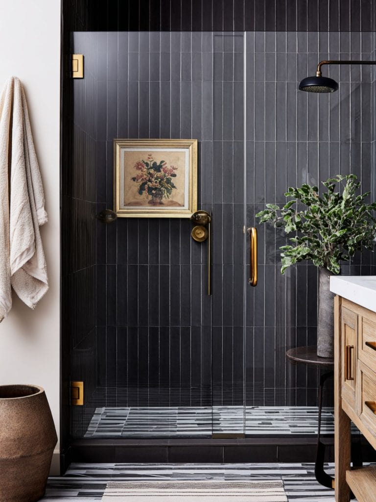 Moody Bathroom Ideas That Feel Cozy, Dramatic, and Timeless - Restore ...